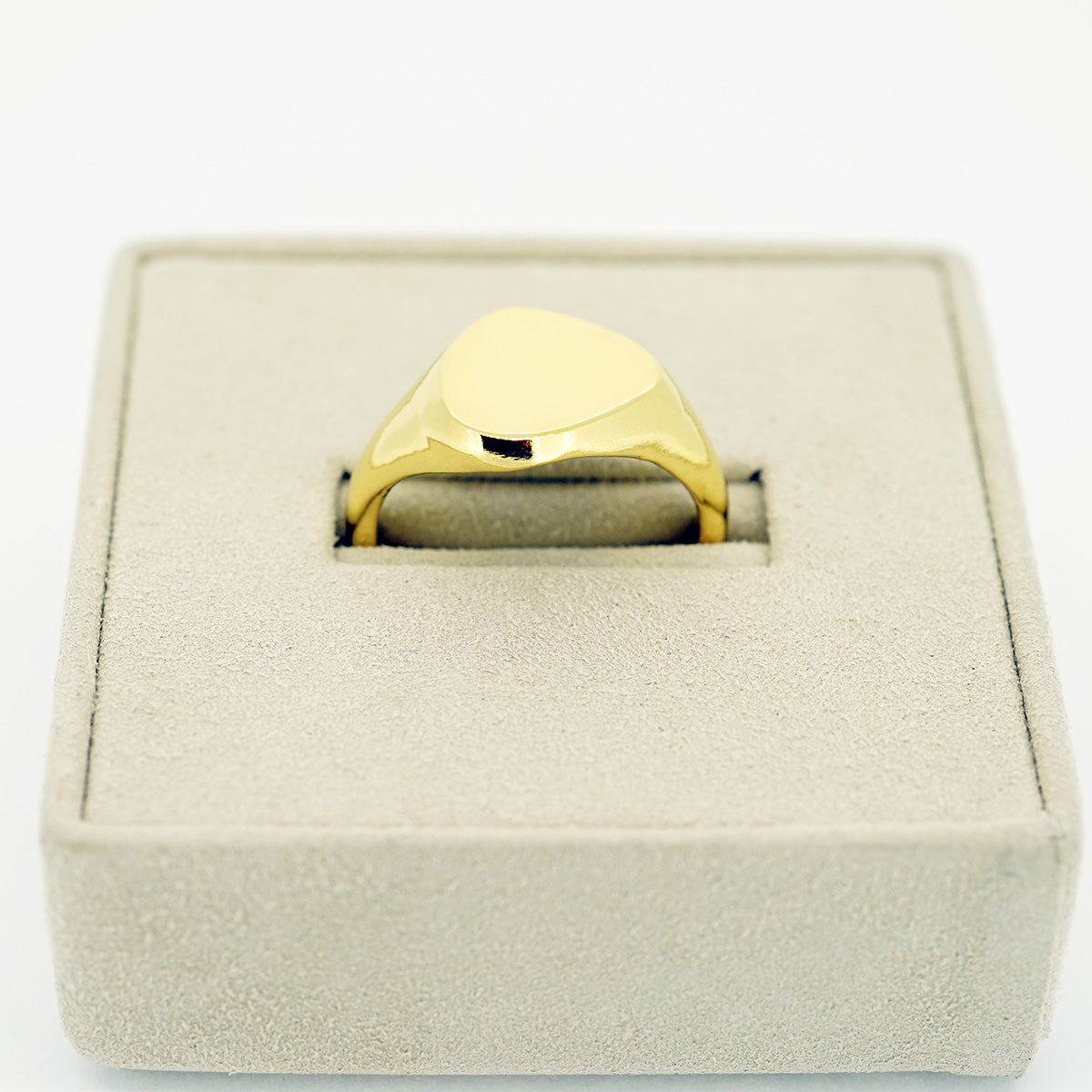 Goldfinger Signet Ring